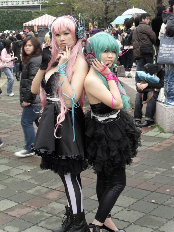 2/22 FF15 痛車+COSER COSPLAY都好美~ - as22431的創作 - 巴哈姆特