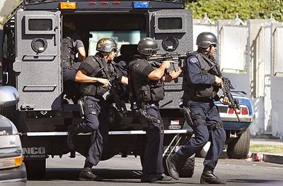LAPD SWAT ─ 洛杉磯警察局特殊武器戰術小組 - jthotshot的創作 - 巴哈姆特