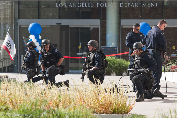 LAPD SWAT ─ 洛杉磯警察局特殊武器戰術小組 - jthotshot的創作 - 巴哈姆特