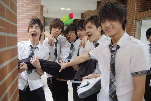 台灣演藝圈為何如此停滯不前!? - P16816844的創作 - 巴哈姆特