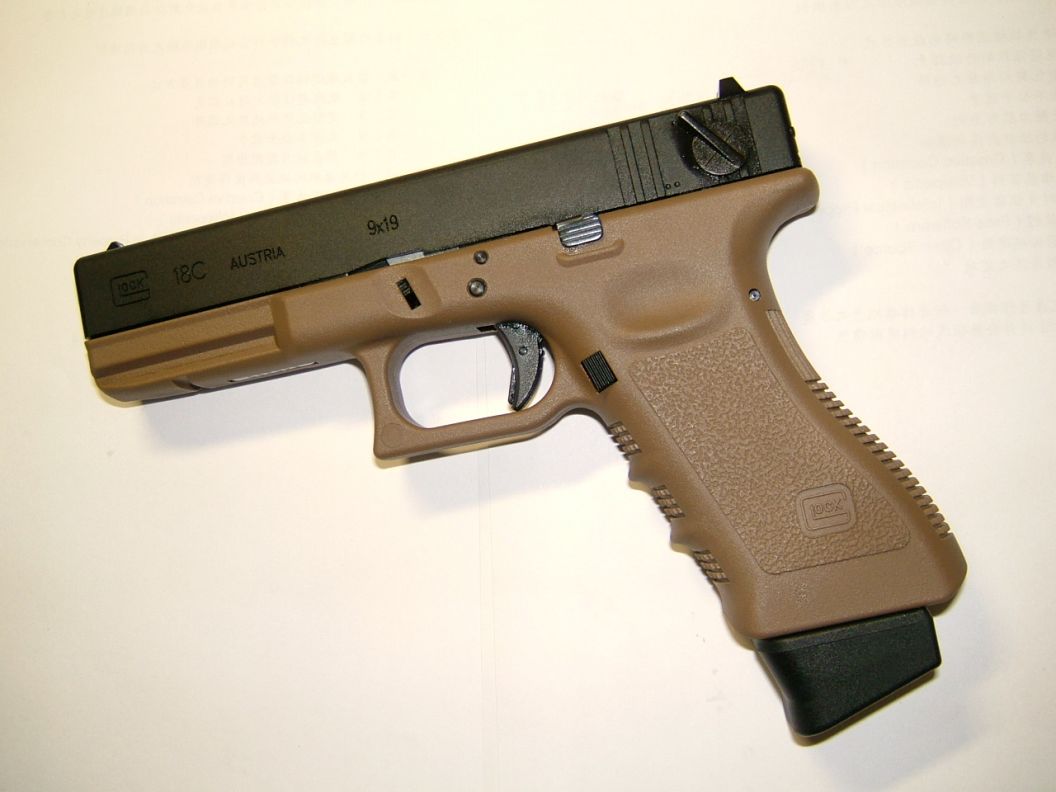 【心得】連軍X酷都沒有的國產沙色G18C第一手開箱文 (圖多甚入) @野戰 (生存) 遊戲 精華區 - 巴哈姆特