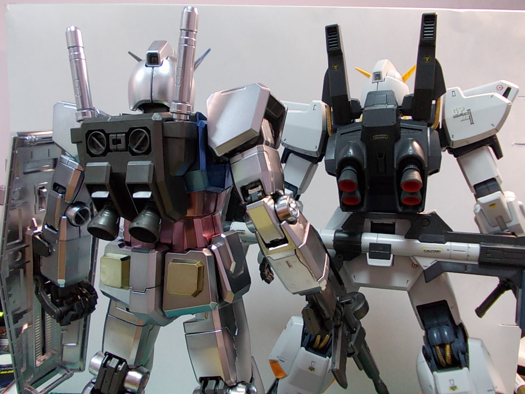 【作品分享】PG RX-78-2 30週年版(電鍍版) @模型技術與資訊 精華區 - 巴哈姆特