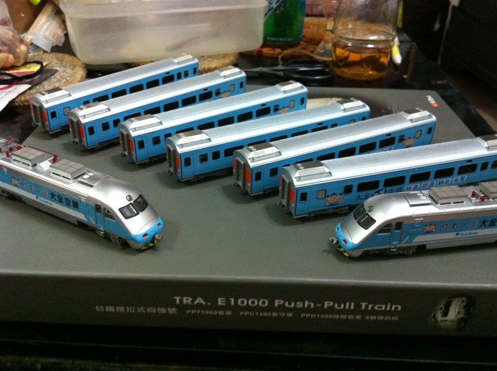 [鐵道模型]E1000 Push-Pull Train自強號-大金空調塗裝 - rock900725的創作 - 巴哈姆特
