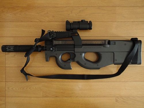 RE:【問題】想買把P90 @野戰 (生存) 遊戲 哈啦板 - 巴哈姆特