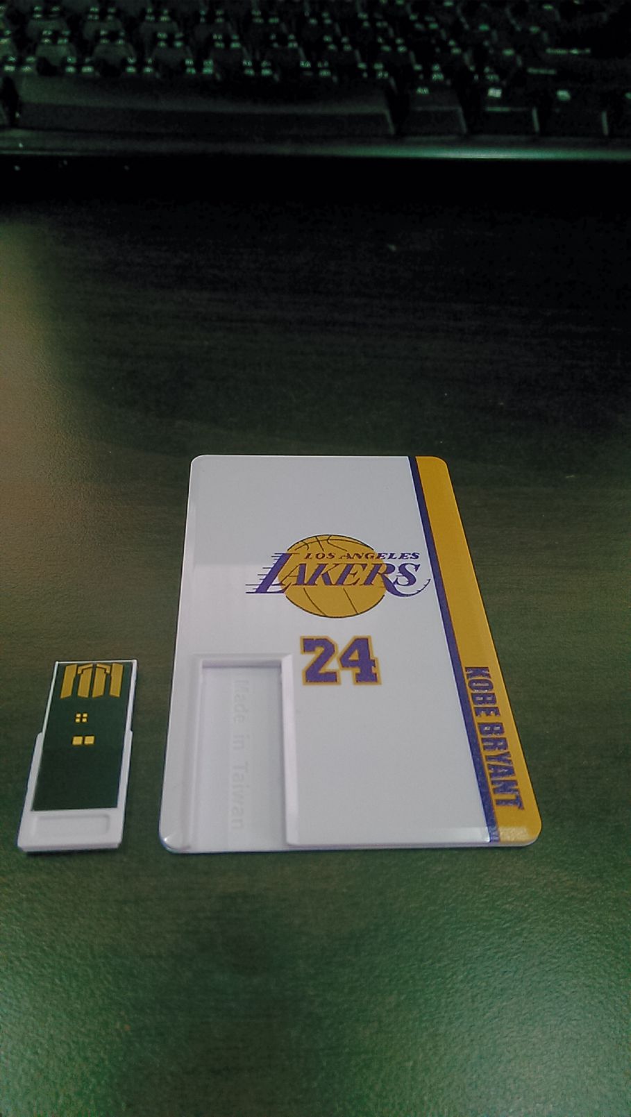 【心得】Kobe球員卡8G隨身碟開箱分享~ @NBA 系列 哈啦板 - 巴哈姆特