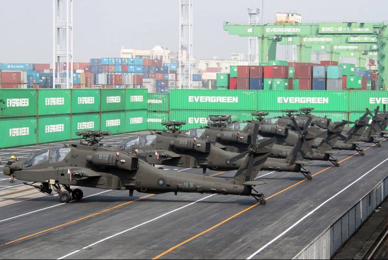 你掉到湖裡的是右邊的武直，還是左邊的A-10? - s3121456的創作 - 巴哈姆特