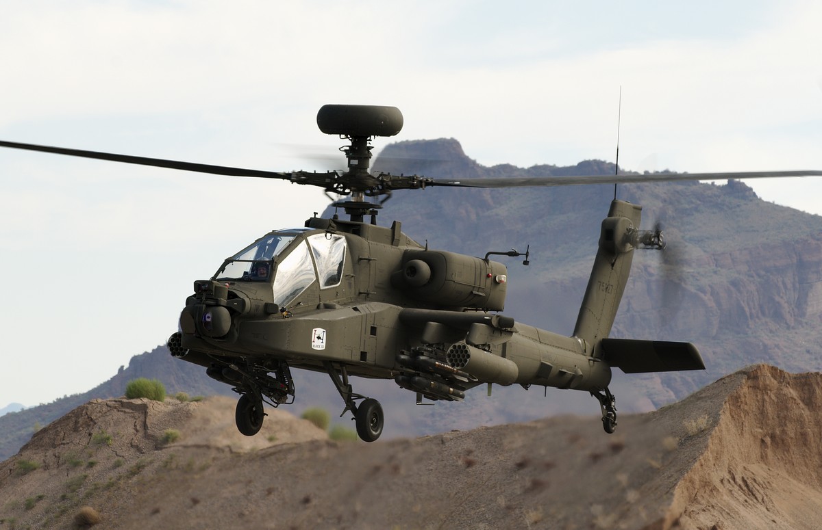 你掉到湖裡的是右邊的武直，還是左邊的A-10? - s3121456的創作 - 巴哈姆特