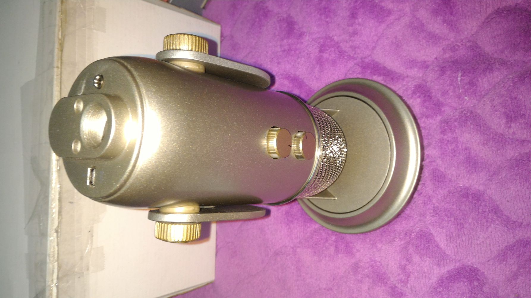 Blue Yeti 金色 開箱 - lixiaoyao的創作 - 巴哈姆特