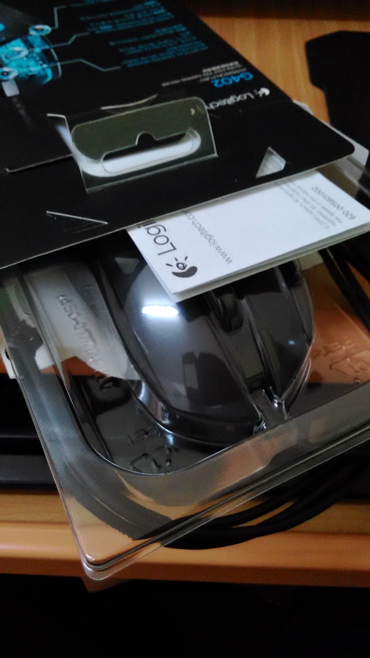 【開箱】羅技 G402 不專業開箱文 - kkbnmmbn的創作 - 巴哈姆特