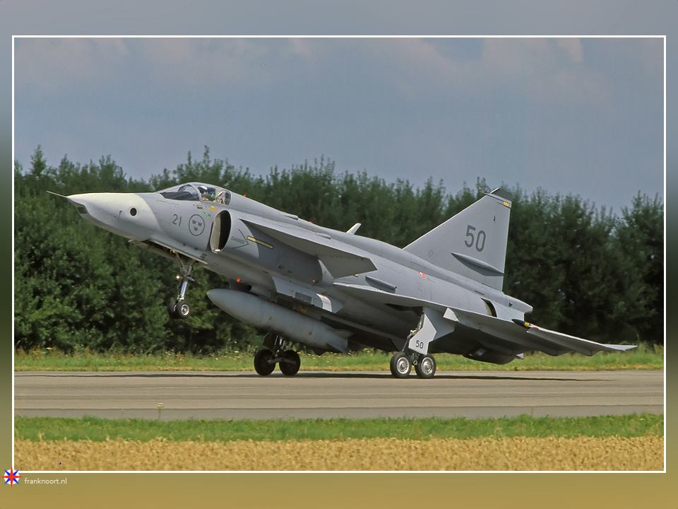 未成瑞士輕戰機：ALR食人魚式 - s3121456的創作 - 巴哈姆特