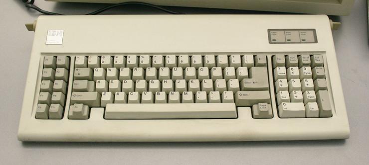 【心得】時空開箱文 IBM Model M @電腦應用綜合討論 哈啦板 - 巴哈姆特