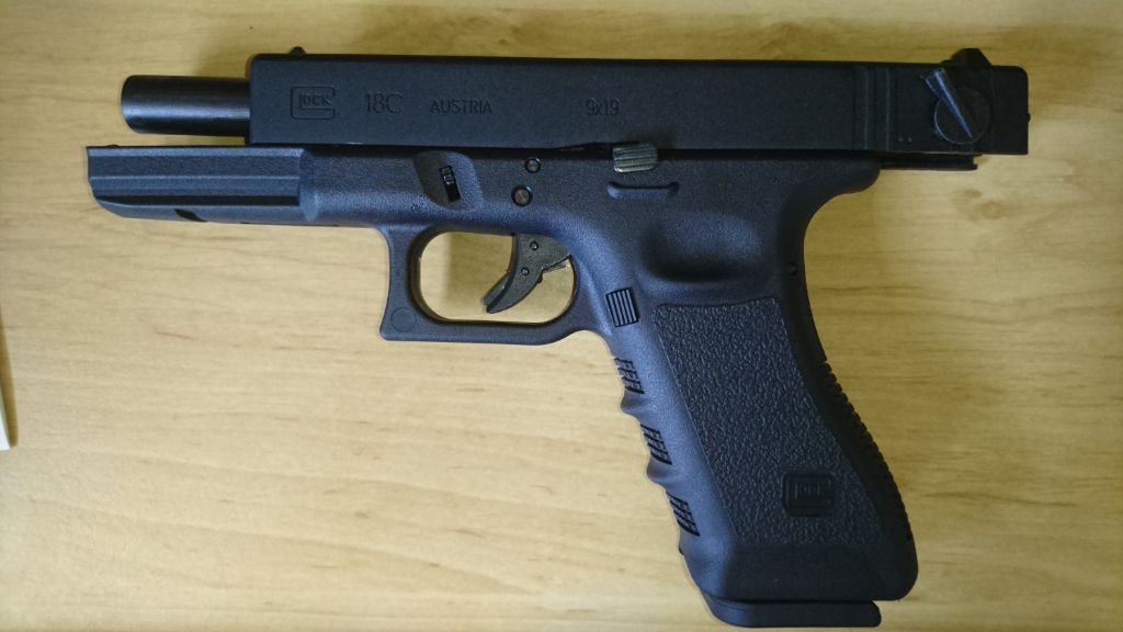 【心得】迷版 GLOCK G18C 不專業簡易開箱 @野戰 (生存) 遊戲 哈啦板 - 巴哈姆特