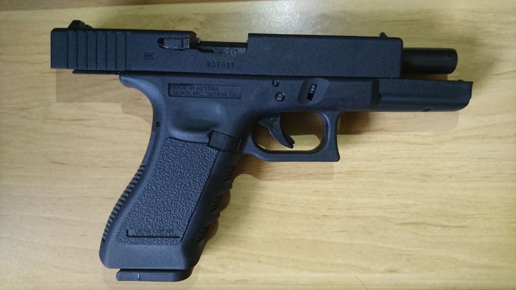 【心得】迷版 GLOCK G18C 不專業簡易開箱 @野戰 (生存) 遊戲 哈啦板 - 巴哈姆特