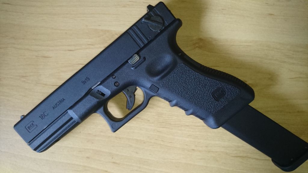 【心得】迷版 GLOCK G18C 不專業簡易開箱 @野戰 (生存) 遊戲 哈啦板 - 巴哈姆特