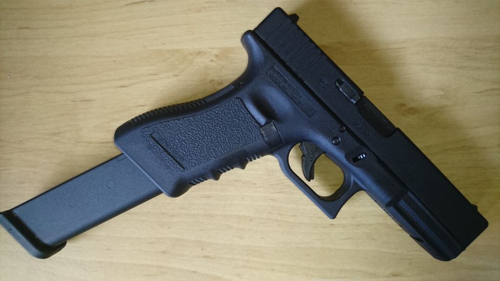 【心得】迷版 GLOCK G18C 不專業簡易開箱 @野戰 (生存) 遊戲 哈啦板 - 巴哈姆特