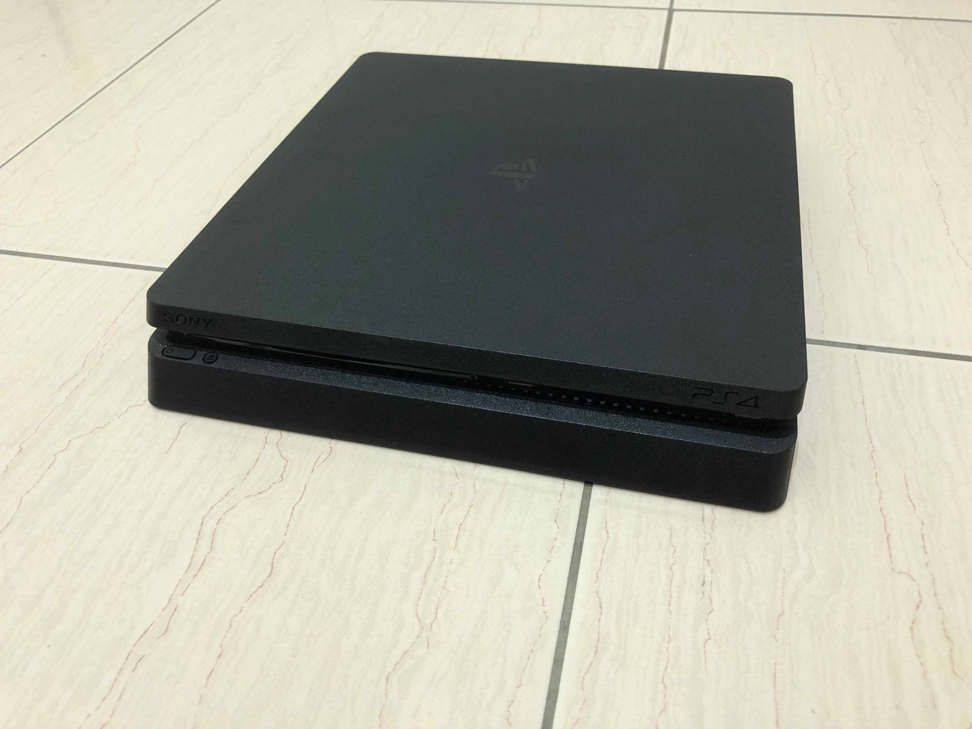 【其他】售 PS4 Slim 2117A @ACG二手交易板 哈啦板 - 巴哈姆特