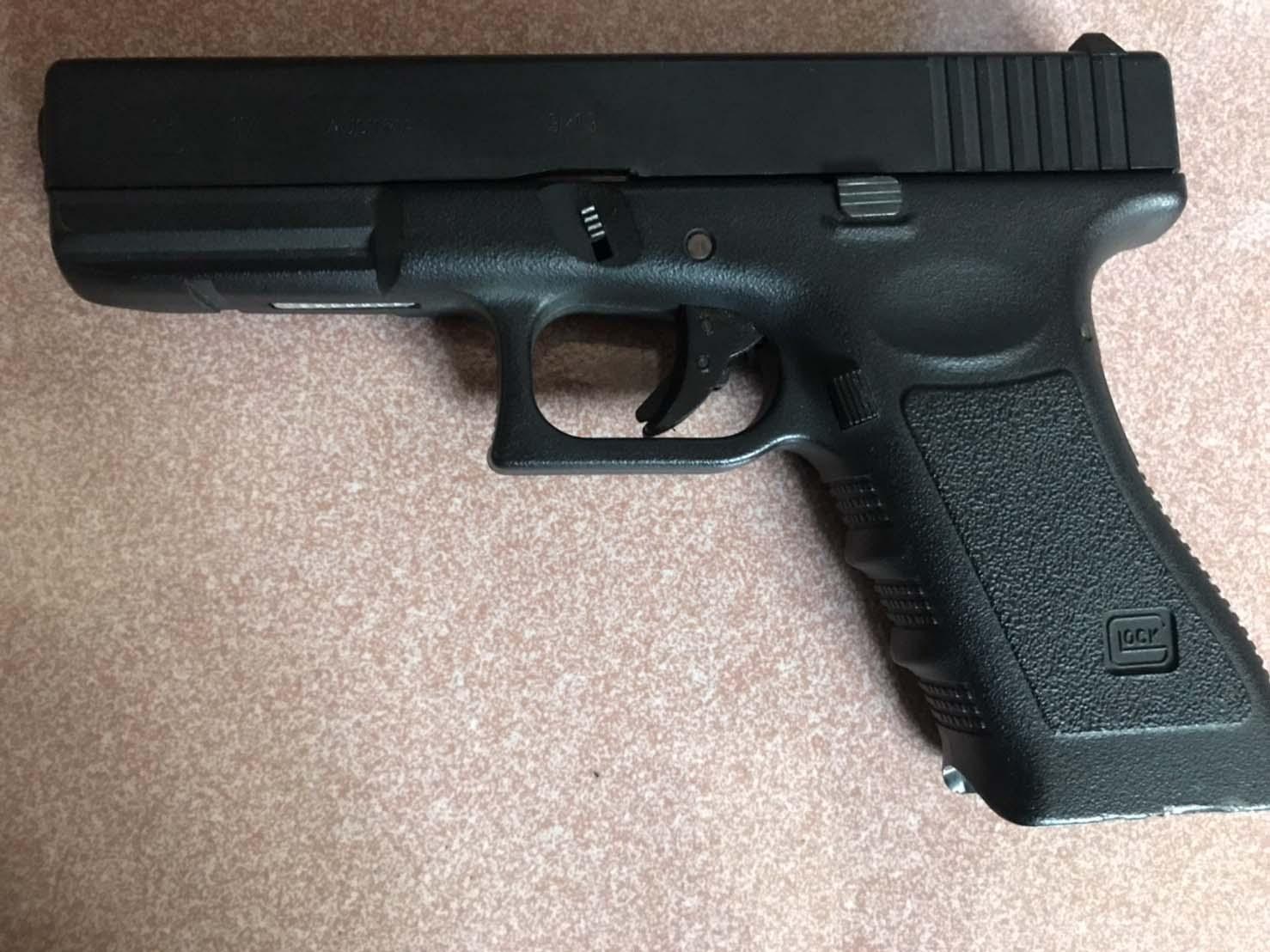 【問題】翻到一把十多年前的問題G17，請問槍佬們認為能維修還是直接買把新的好? [9張圖] @野戰 (生存) 遊戲 哈啦板 - 巴哈姆特