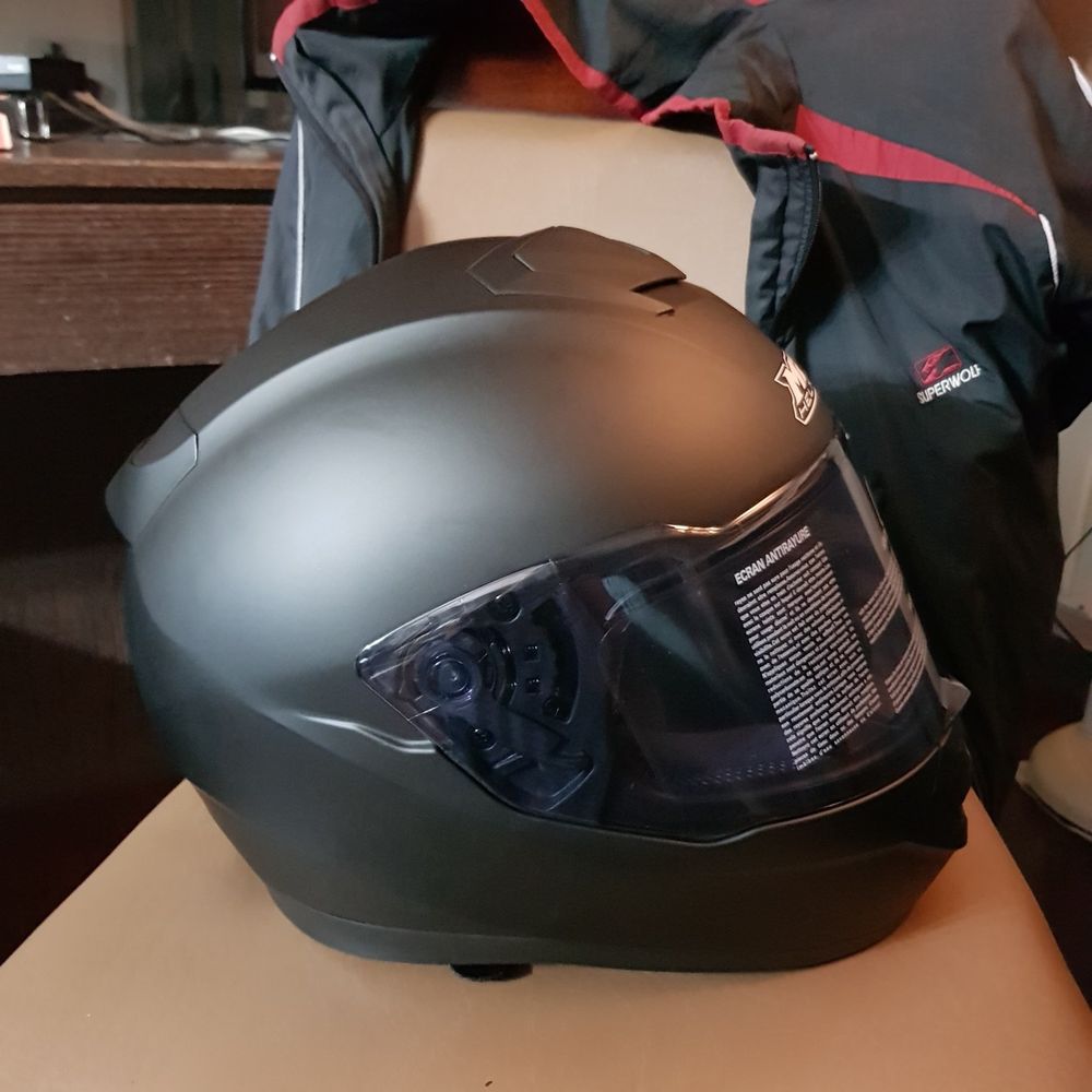 【心得】平價安全帽的好選擇：M2R F-5A @汽機車討論 哈啦板 - 巴哈姆特