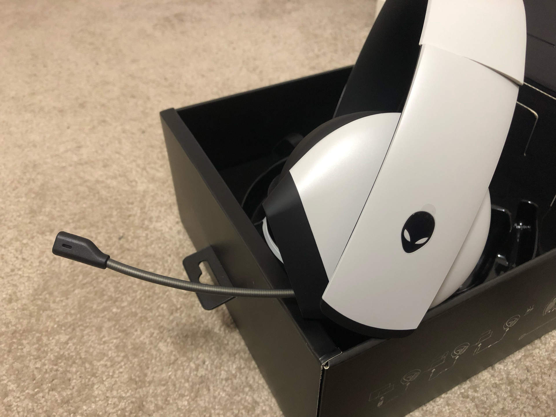 【心得】Alienware AW510H 耳機簡易開箱分享 @電腦應用綜合討論 哈啦板 - 巴哈姆特