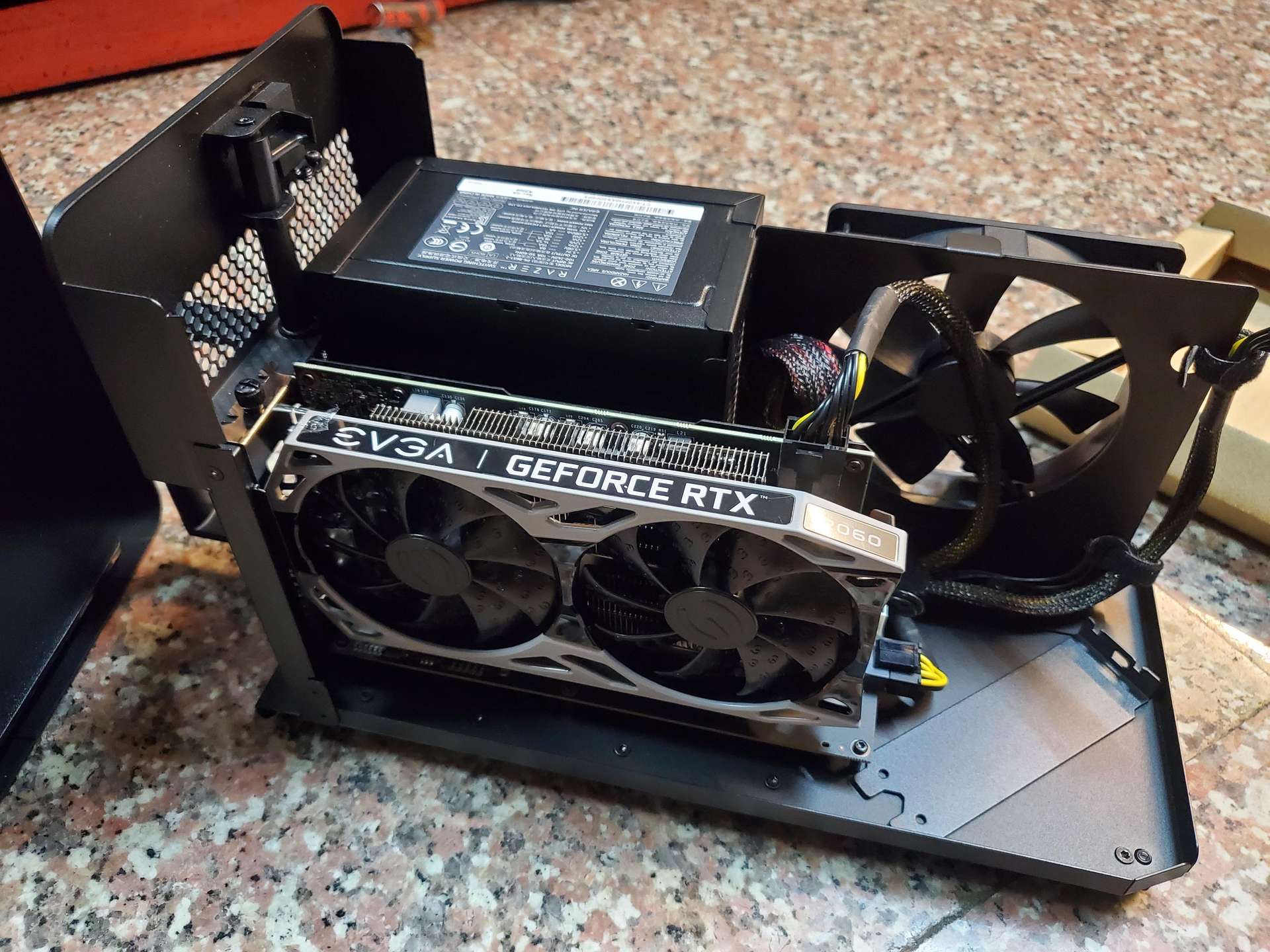 【心得】開箱 Razer Core X 外接顯卡盒 與 Apple thunderbolt pro (2m)傳輸線 還有兩個小試驗 @電腦應用 ...