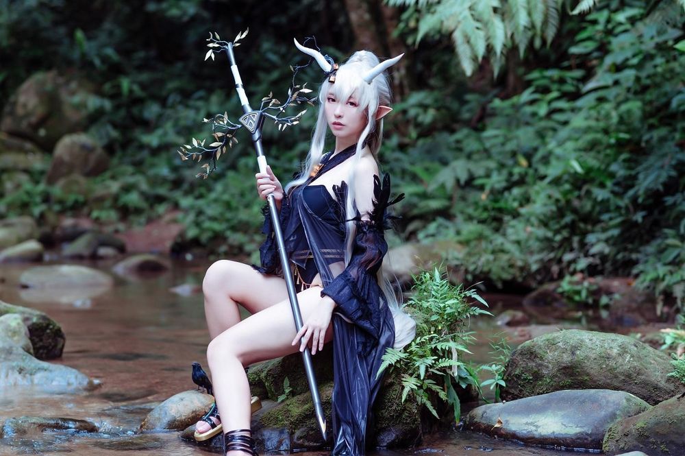 明日方舟 閃靈泳裝 cos(`・ω・´) - smp030的創作 - 巴哈姆特