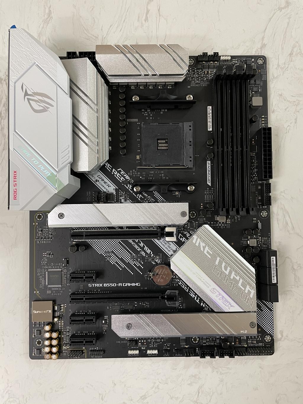 【心得】開箱 ROG STRIX B550-A GAMING 銀白吹雪雪武戰姬 @電腦應用綜合討論 哈啦板 - 巴哈姆特