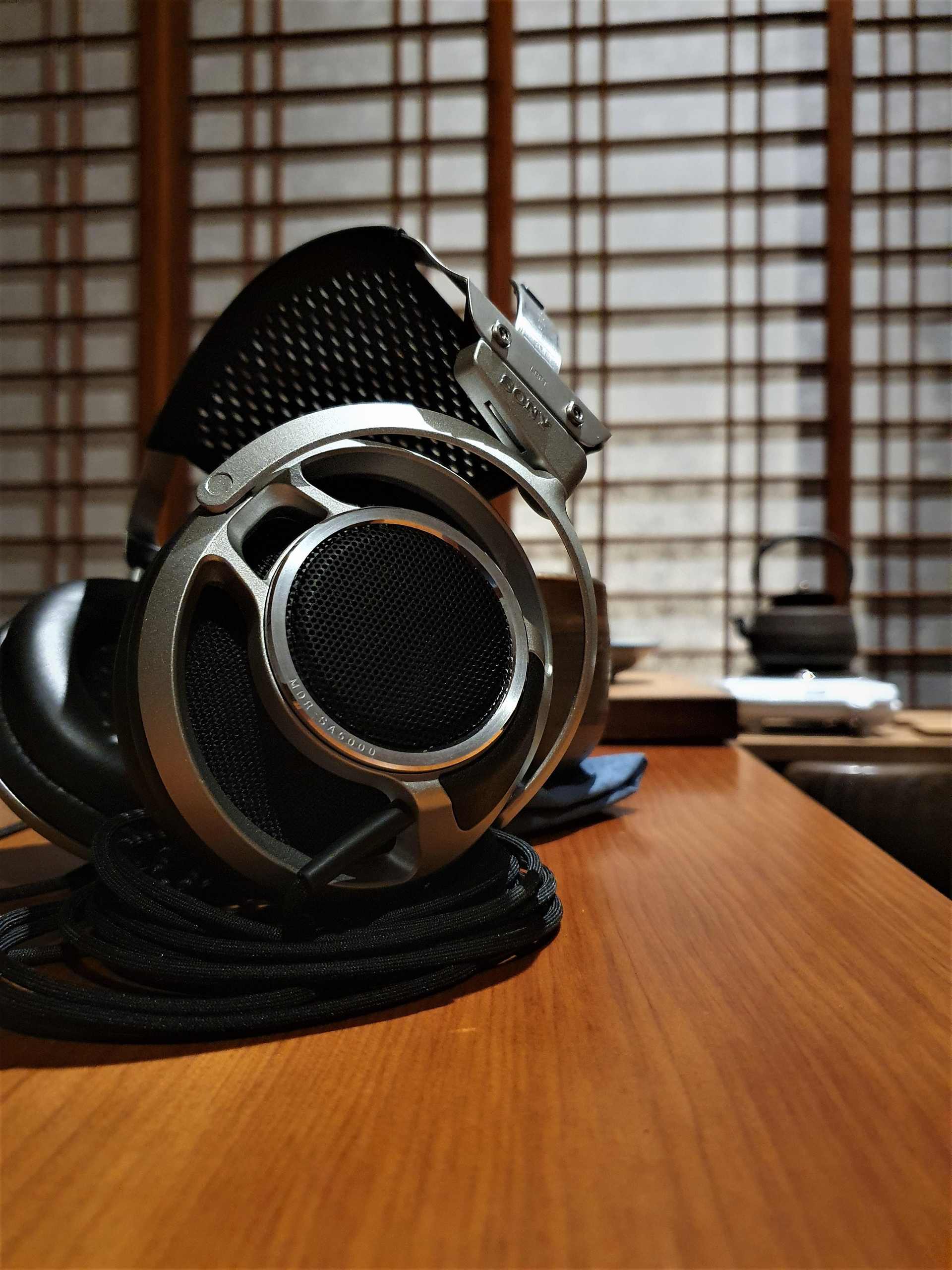 【心得】令人放鬆的好聲 Sony MDR-SA5000偽開箱與分享。（二樓新增換回原廠耳罩的聽感變化） @影音視聽討論區 哈啦板 - 巴哈姆特