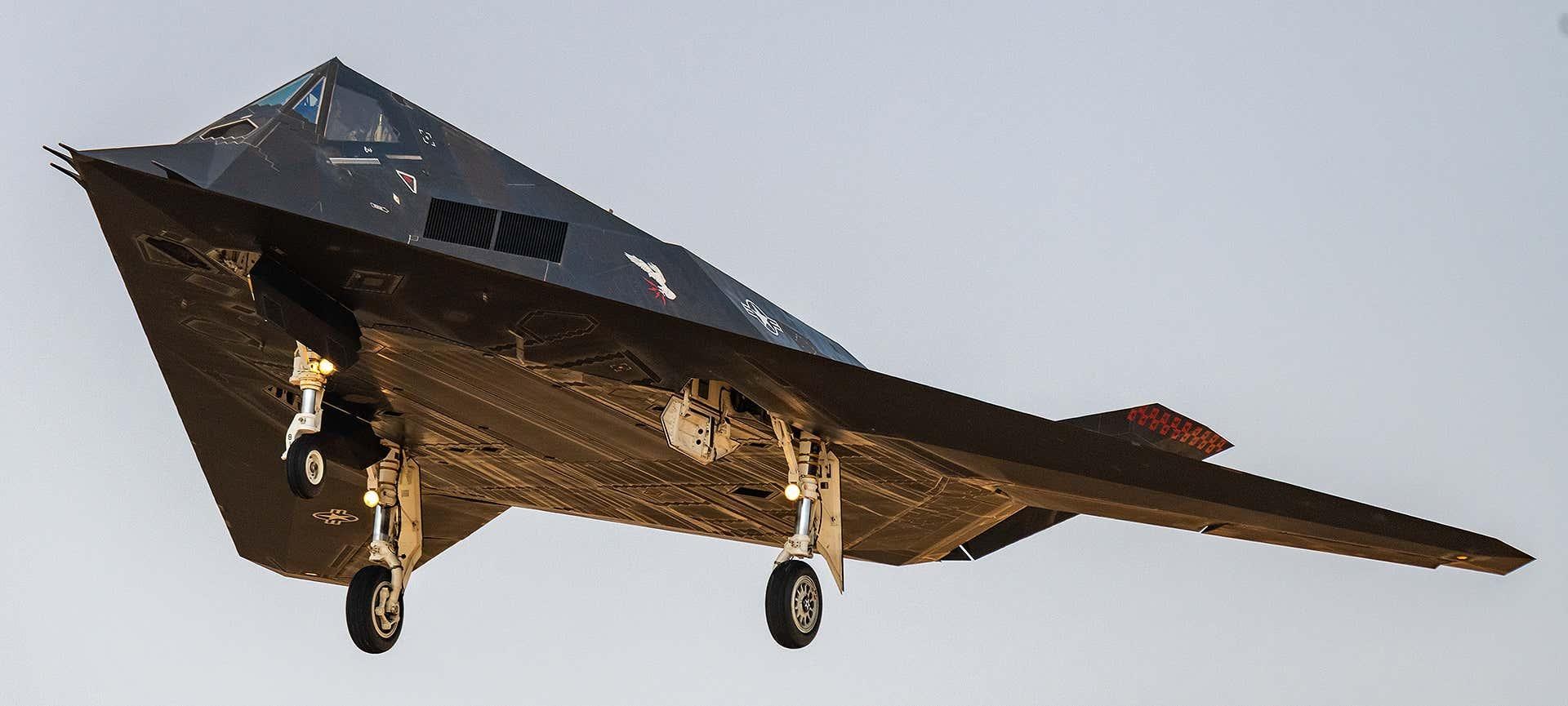 【閒聊】F-117 正式回歸... @軍事策略 哈啦板 - 巴哈姆特