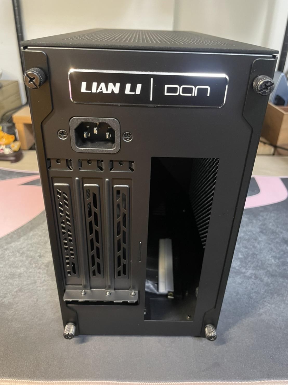 【心得】我雖麻雀，但有雄鷹之心！！LIAN LI A4 H2O (ITX機殼開箱)。我在巔峰等你挑戰~ @電腦應用綜合討論 哈啦板 - 巴哈姆特