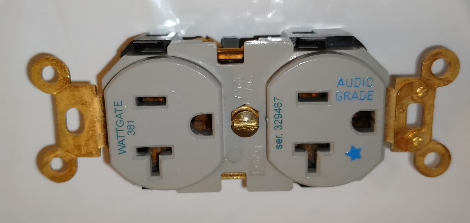 開箱---傳說中的電源插座Wattgate 381 Au - nansha0324的創作 - 巴哈姆特