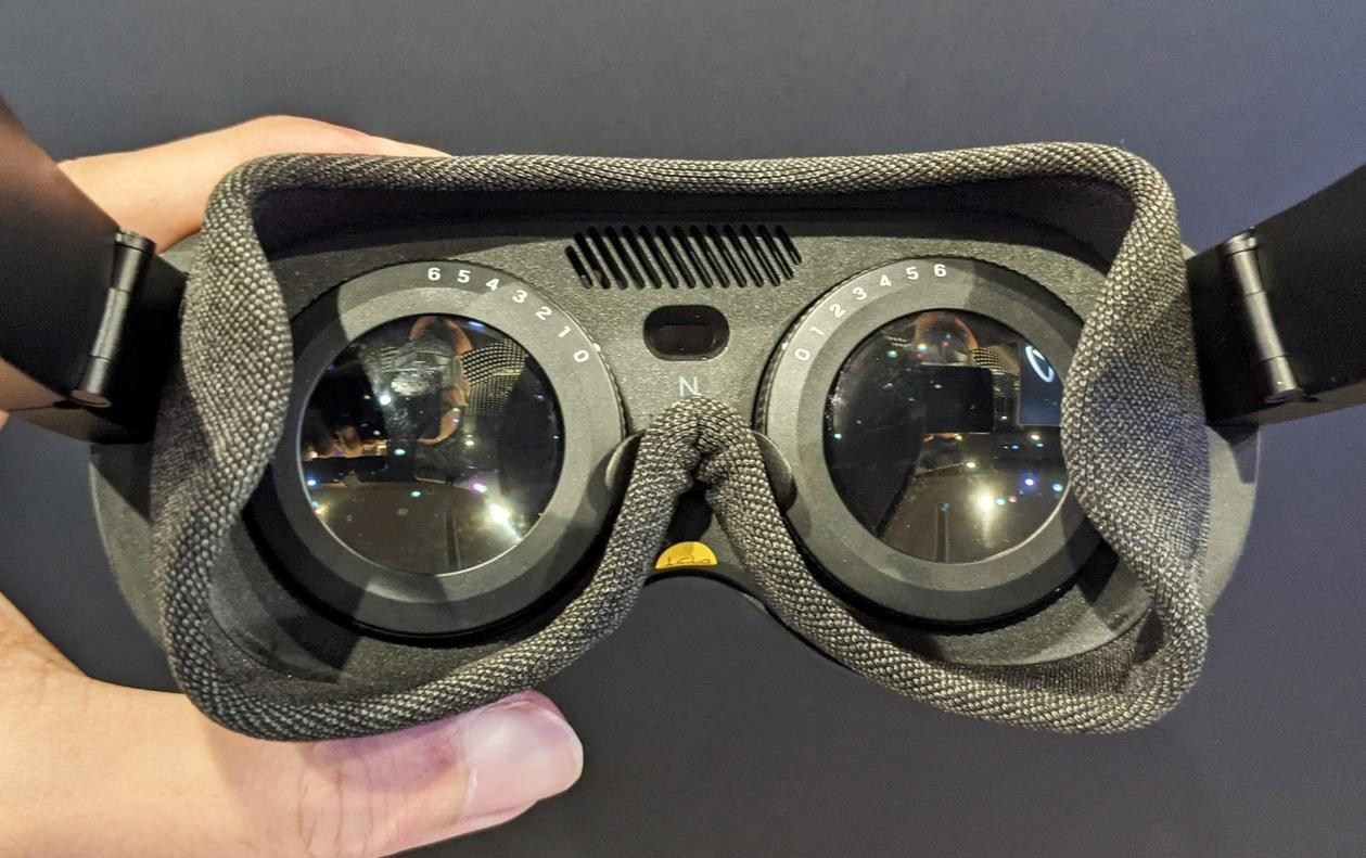 【情報】Oculus Quest 2 Pro 謠言 @VR 虛擬實境綜合討論 哈啦板 - 巴哈姆特