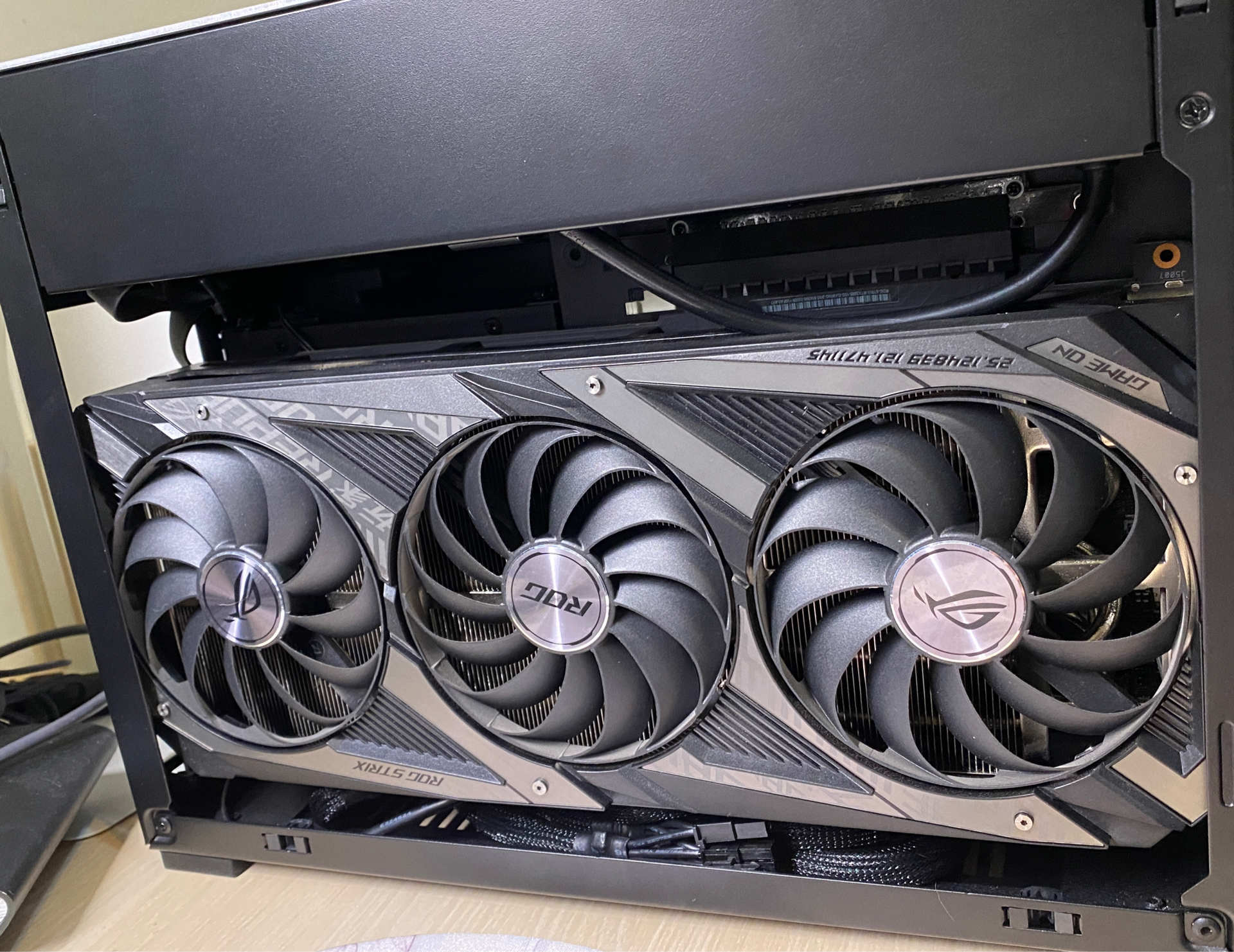 【心得】幹你的 ROG 40系列顯卡醜成這樣到底是三小 @場外休憩區 哈啦板 - 巴哈姆特