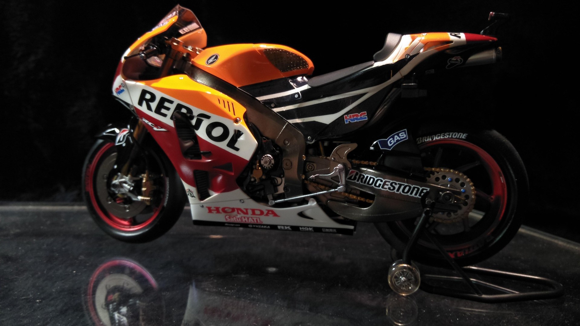 【作品分享】HONDA RC213V '14 @模型技術與資訊 哈啦板 - 巴哈姆特