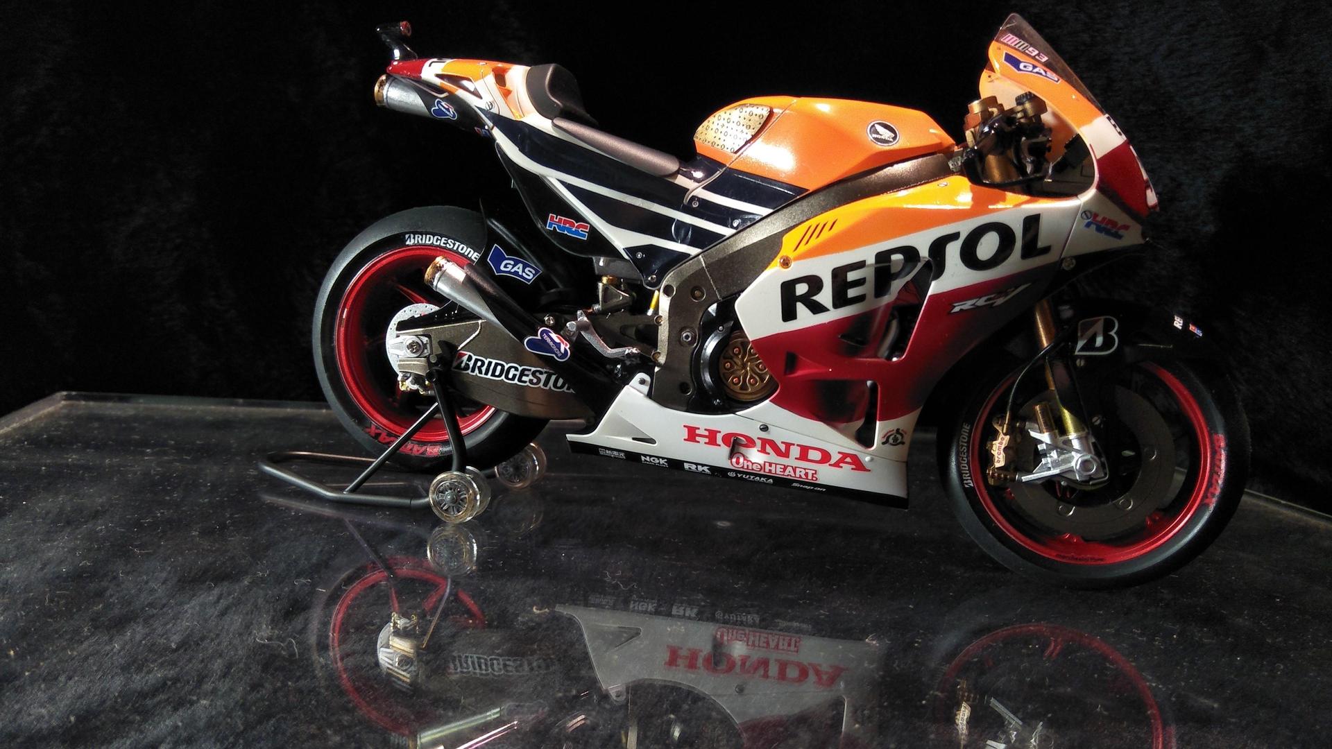 【作品分享】HONDA RC213V '14 @模型技術與資訊 哈啦板 - 巴哈姆特