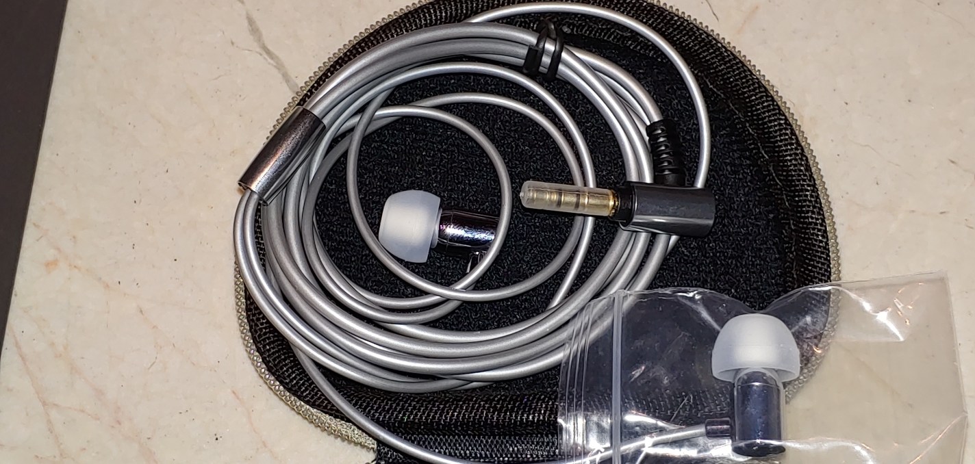 【心得】Faaeal臻聲 poppy虞美人 簡易開箱 @影音視聽討論區 哈啦板 - 巴哈姆特