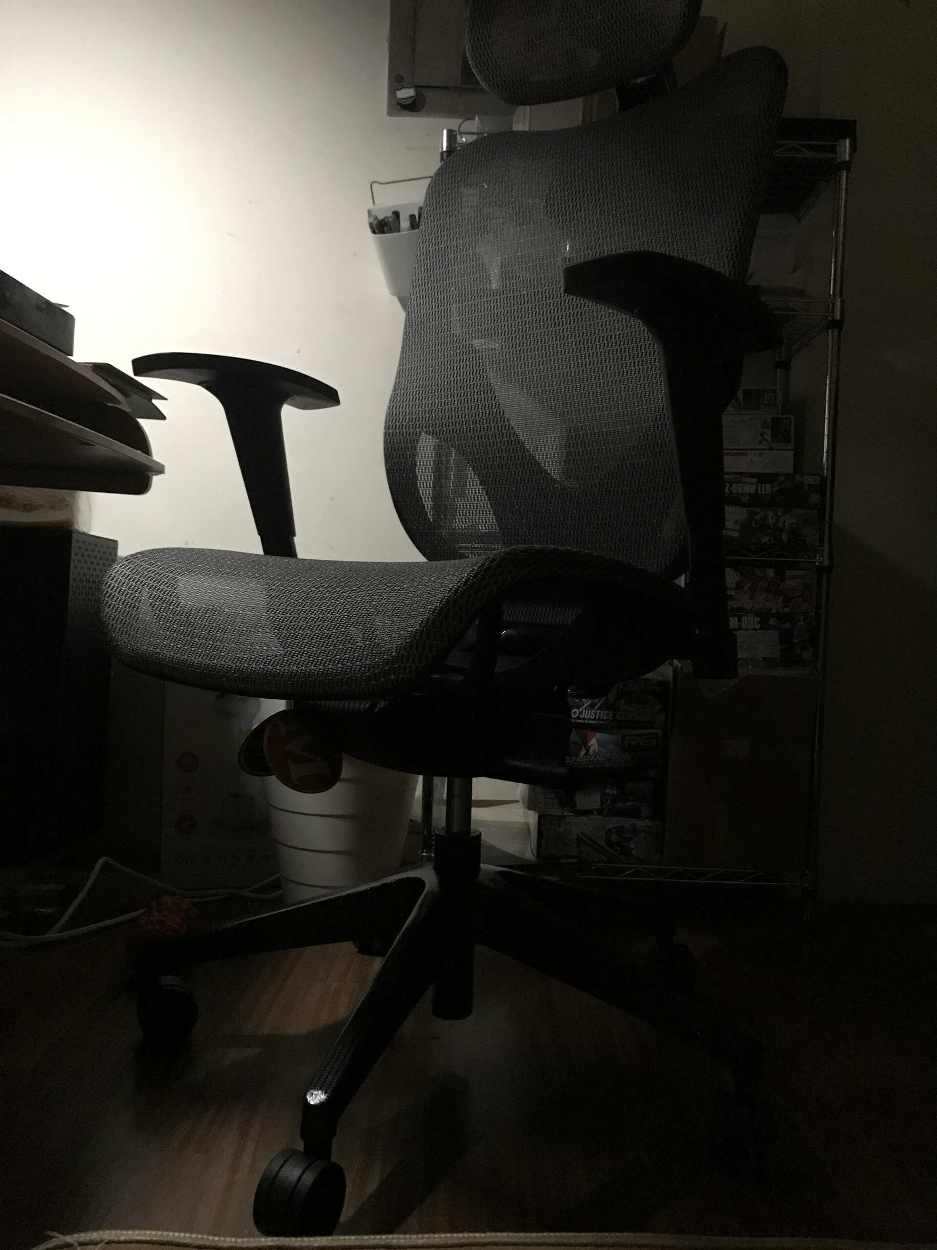 RE:【心得】崴美 Mesh 3 Chair 華爾滋人體工學網椅尊爵版 - 冰礦銀 開箱 @電腦應用綜合討論 哈啦板 - 巴哈姆特