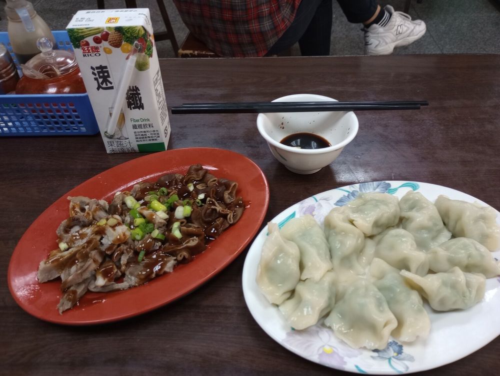 【閒聊】中餐：水餃，滷大腸，嘴邊肉 @場外休憩區 哈啦板 - 巴哈姆特