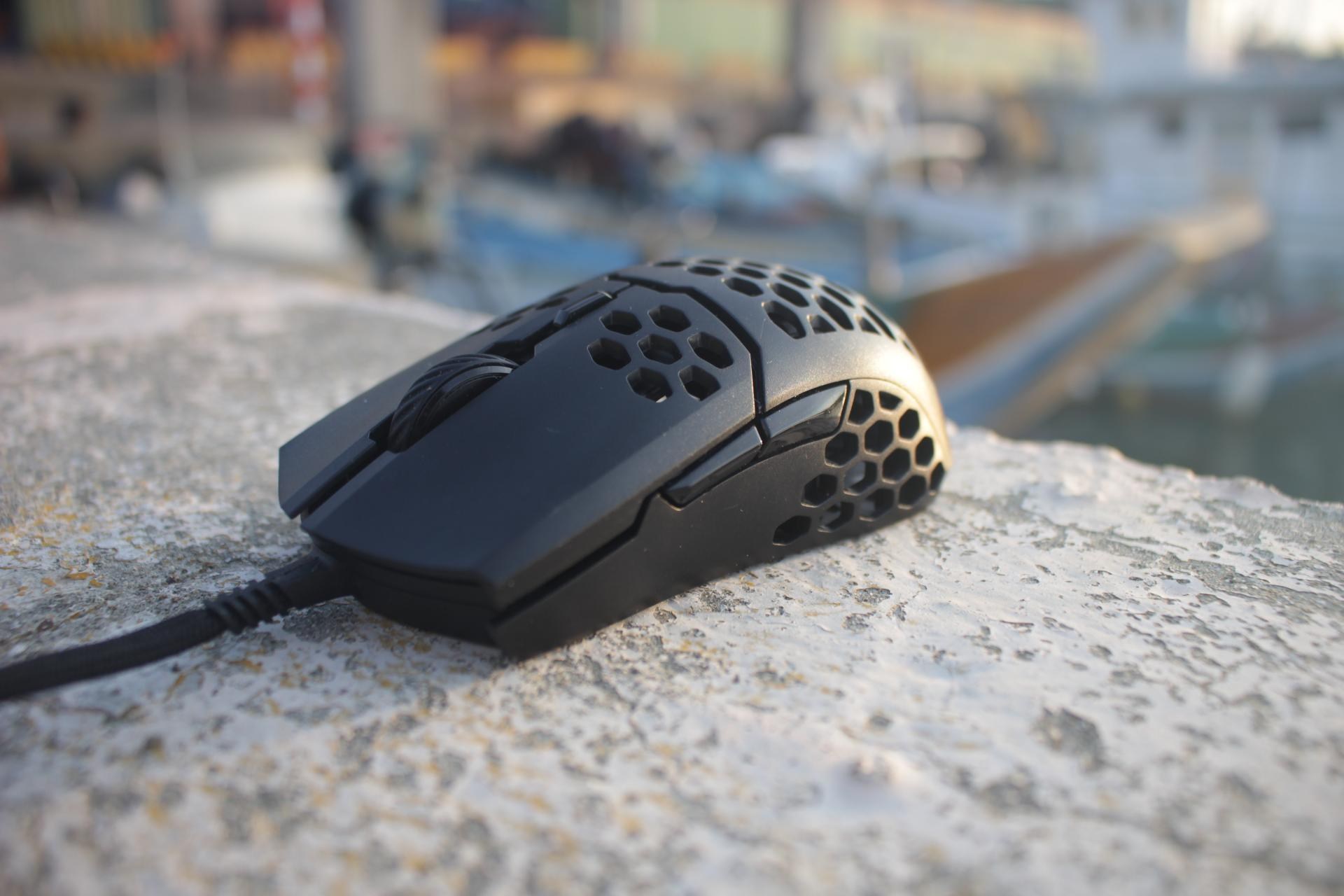 【心得】洞起來~~輕量化有線滑鼠 CoolerMaster MM710 不專業小白極簡開箱 @電腦應用綜合討論 哈啦板 - 巴哈姆特