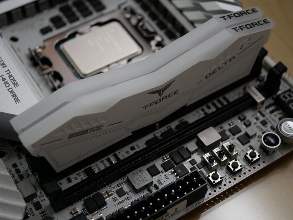 【心得】T-FORCE DELTA 白色炫光 RGB 高頻 DDR5-7600 開箱 @電腦應用綜合討論 哈啦板 - 巴哈姆特