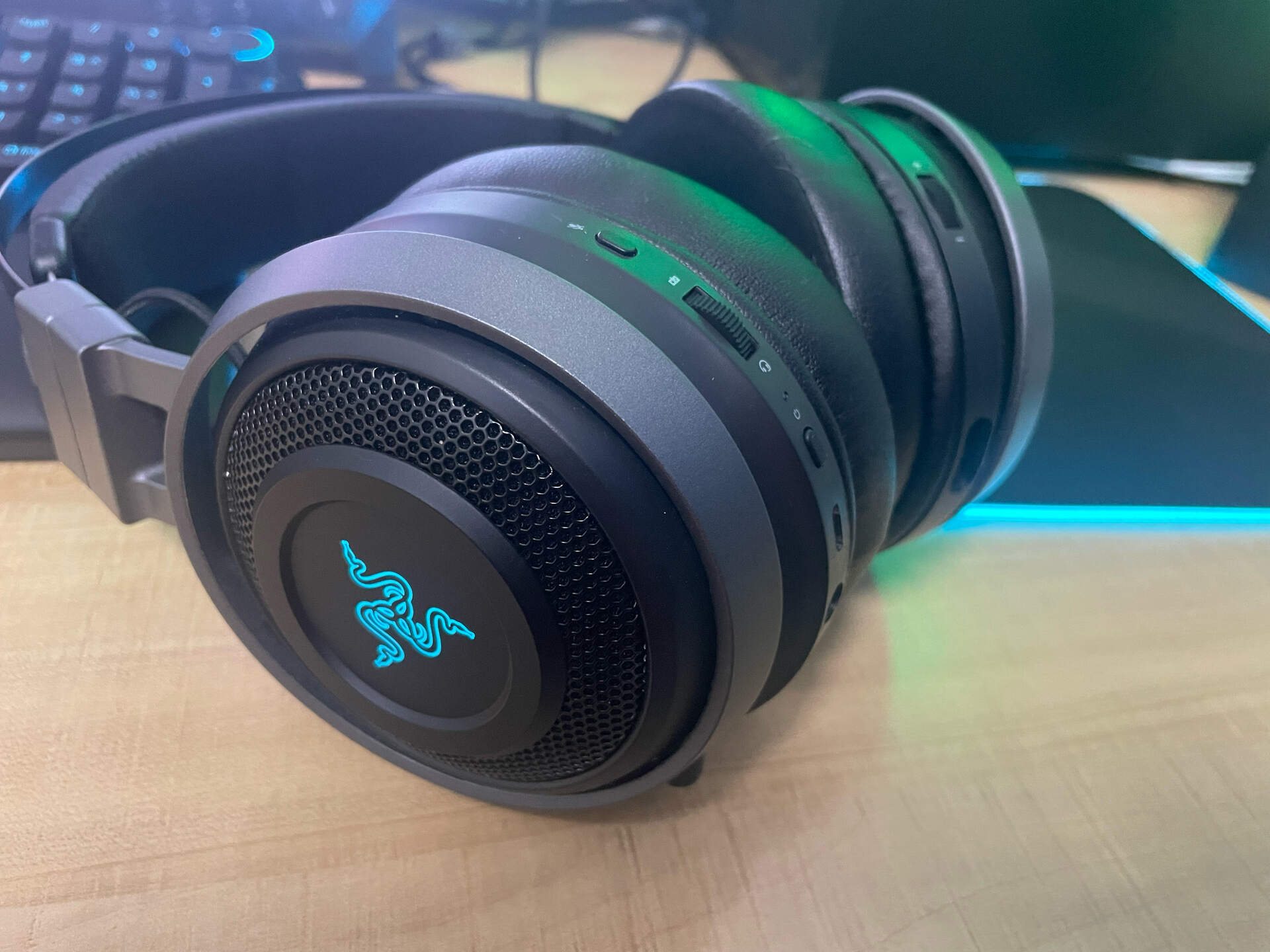 【心得】RAZER 周邊使用心得（滑鼠、鍵盤、耳機、滑鼠墊） @電腦應用綜合討論 哈啦板 - 巴哈姆特