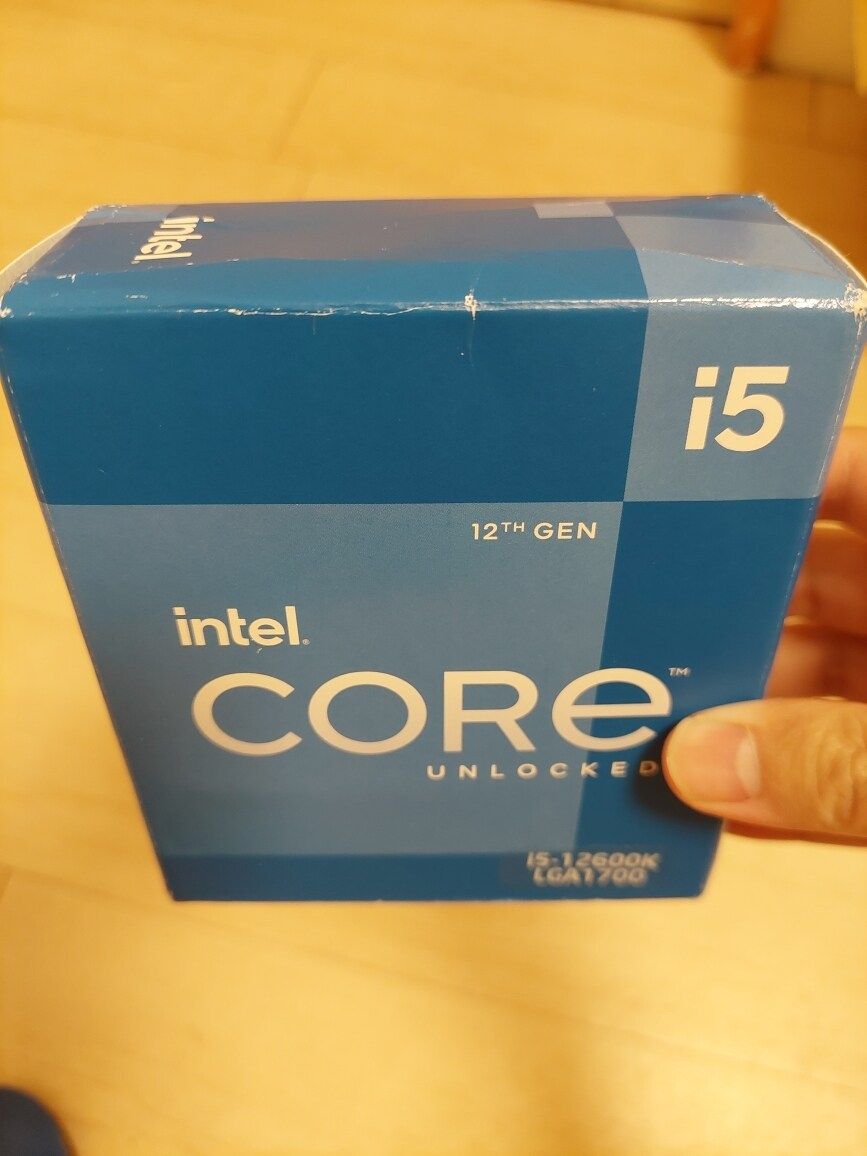 【問題】有人在亞馬遜買過CPU，外包裝正常，但內包裝破損，裡面CPU已經不見的嗎(03/10更新後續) @電腦應用綜合討論 哈啦板 - 巴哈姆特