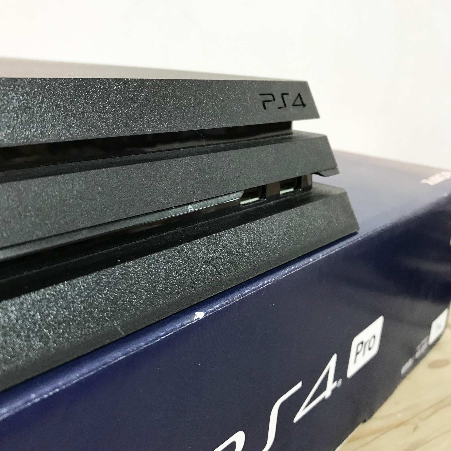 【問題】【售】PS4 Pro 7117b型 附雙手把 @ACG二手交易板 哈啦板 - 巴哈姆特