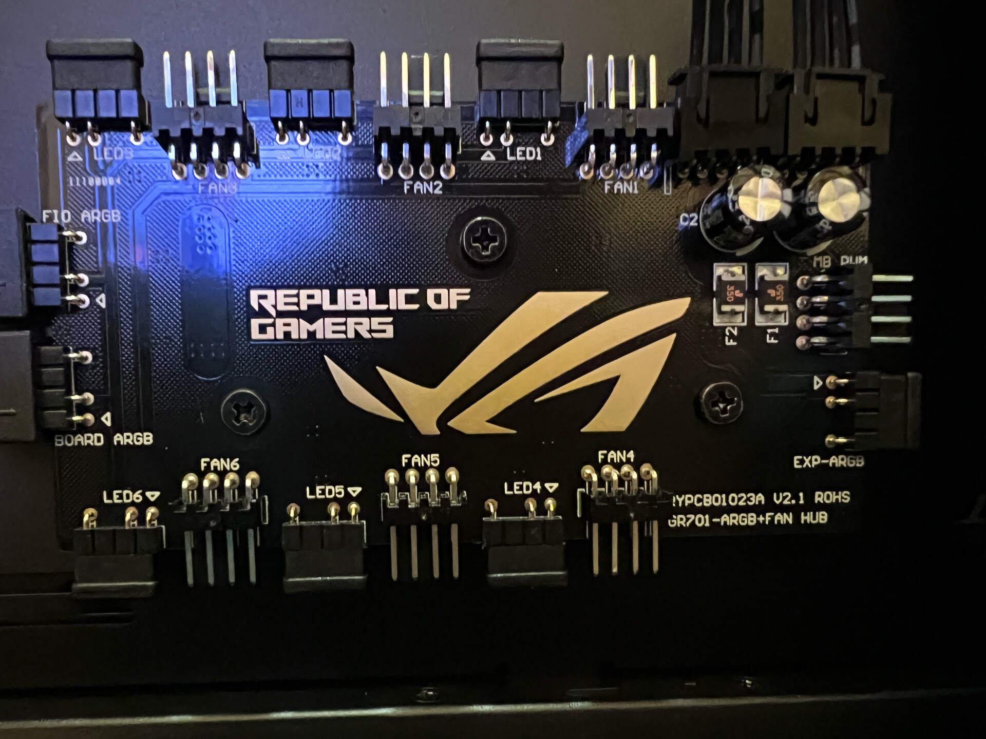 【問題】請問這個ARGB和風扇的HUB哪個接口是接主板的？ @電腦應用綜合討論 哈啦板 - 巴哈姆特