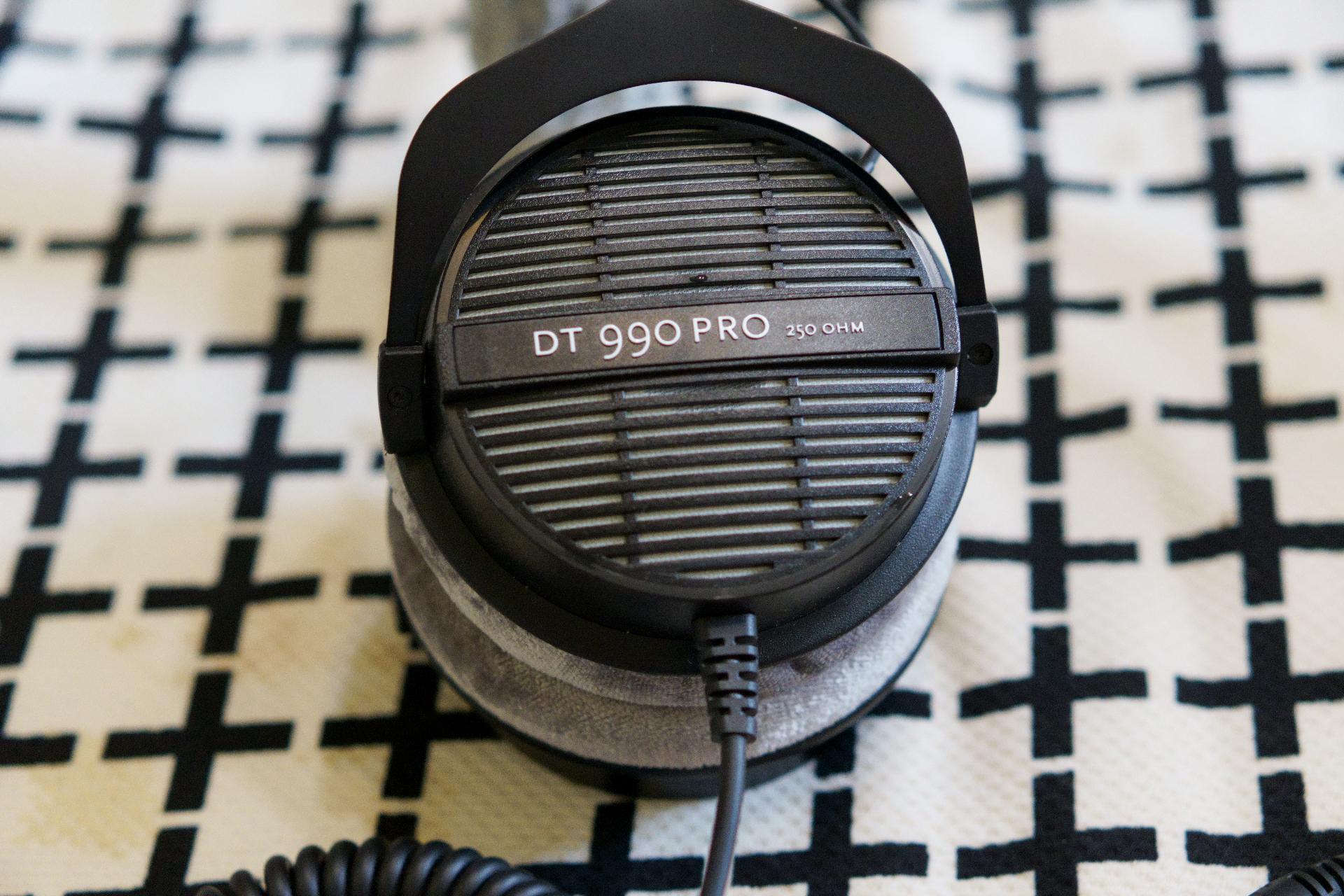 【心得】【beyerdynamic DT 990 PRO】 輕鬆簡評，便宜的價格是否可以給予豐富的音質？ @影音視聽討論區 哈啦板 - 巴哈姆特