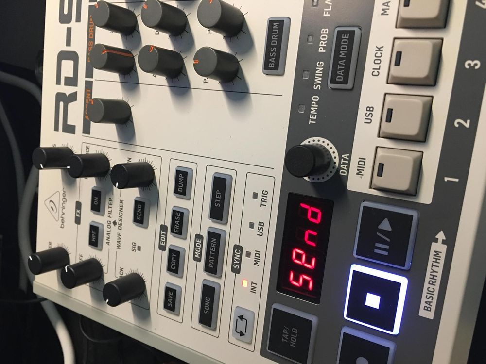 分享電音Techno神機Behringer RD9購買經驗 - mijhmonkey20的創作 - 巴哈姆特