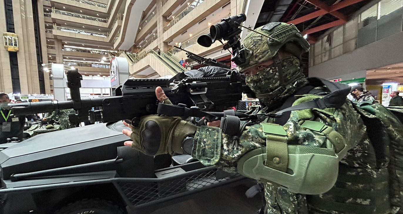 【情報】航空特戰指揮部特戰營正式裝備T75機槍改良版 @軍事策略 哈啦板 - 巴哈姆特