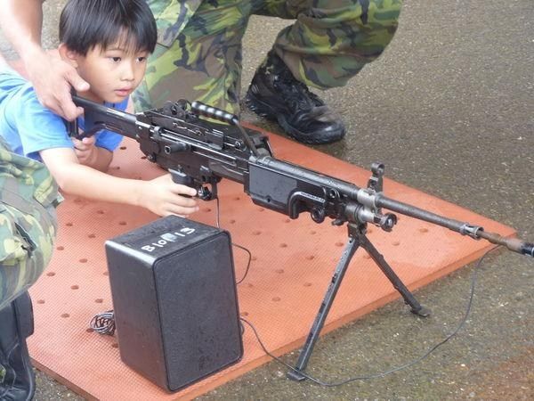 【情報】航空特戰指揮部特戰營正式裝備T75機槍改良版 @軍事策略 哈啦板 - 巴哈姆特