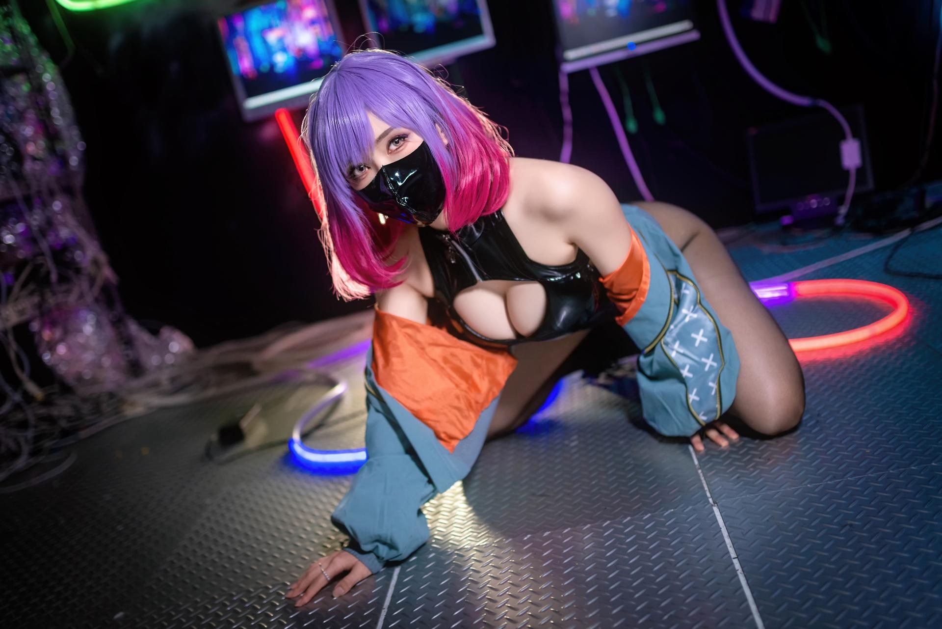 【COS】LUNA 運動鞋x黑絲x高衩 - loveallem的創作 - 巴哈姆特