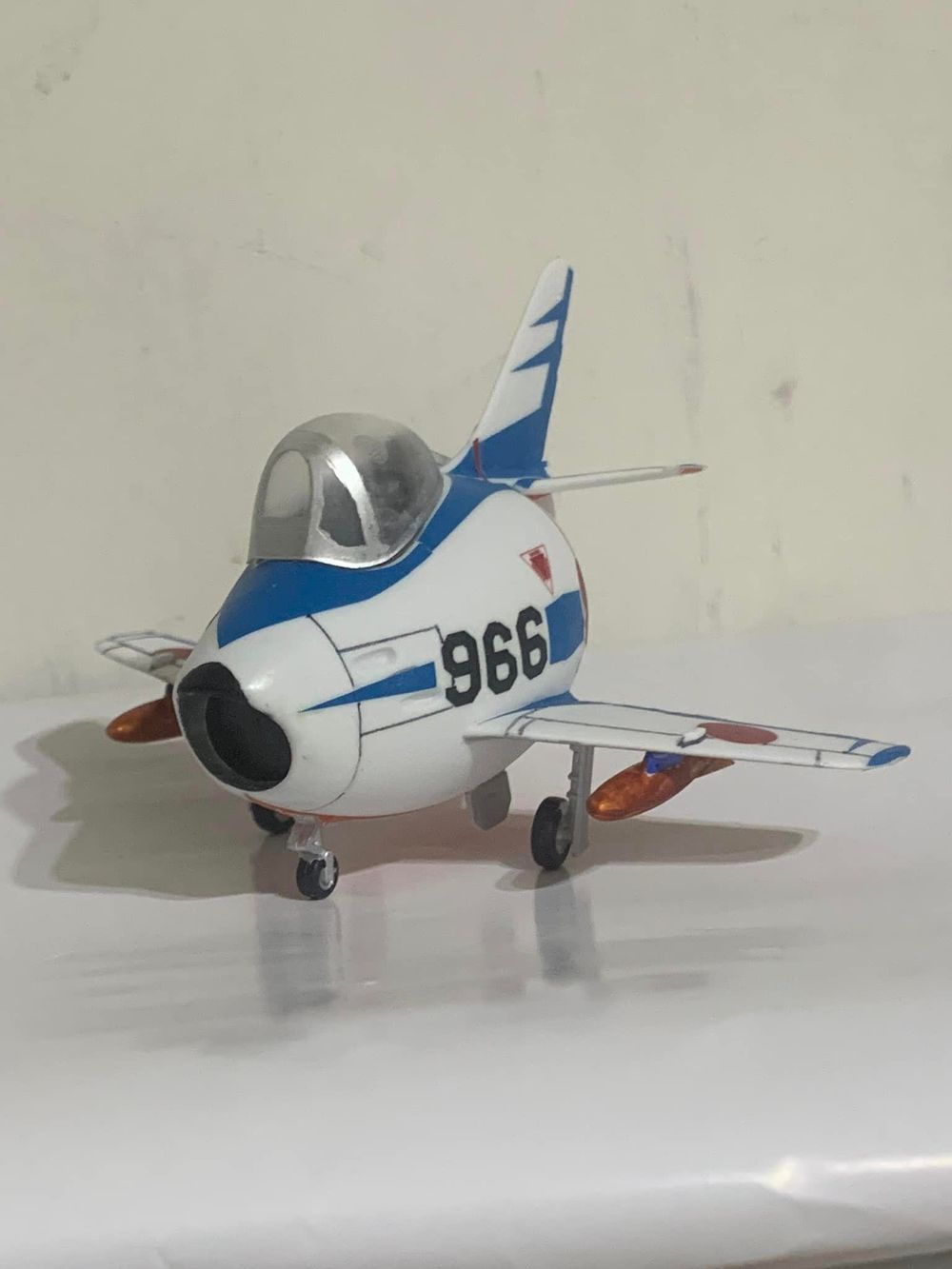 【作品分享】輕鬆作飛機模型~長谷川蛋機F86 軍刀戰機 BLUE IMPULSE 飛行表演機 @模型技術與資訊 哈啦板 - 巴哈姆特