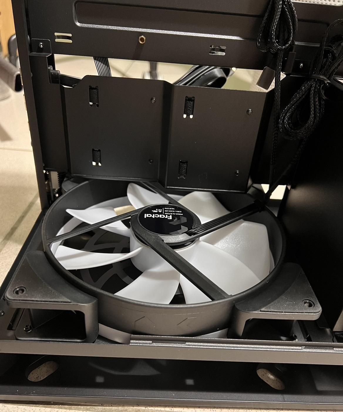 【心得】銀欣SilverStone ALTA G1M 垂直風道MATX機殼 @電腦應用綜合討論 哈啦板 - 巴哈姆特